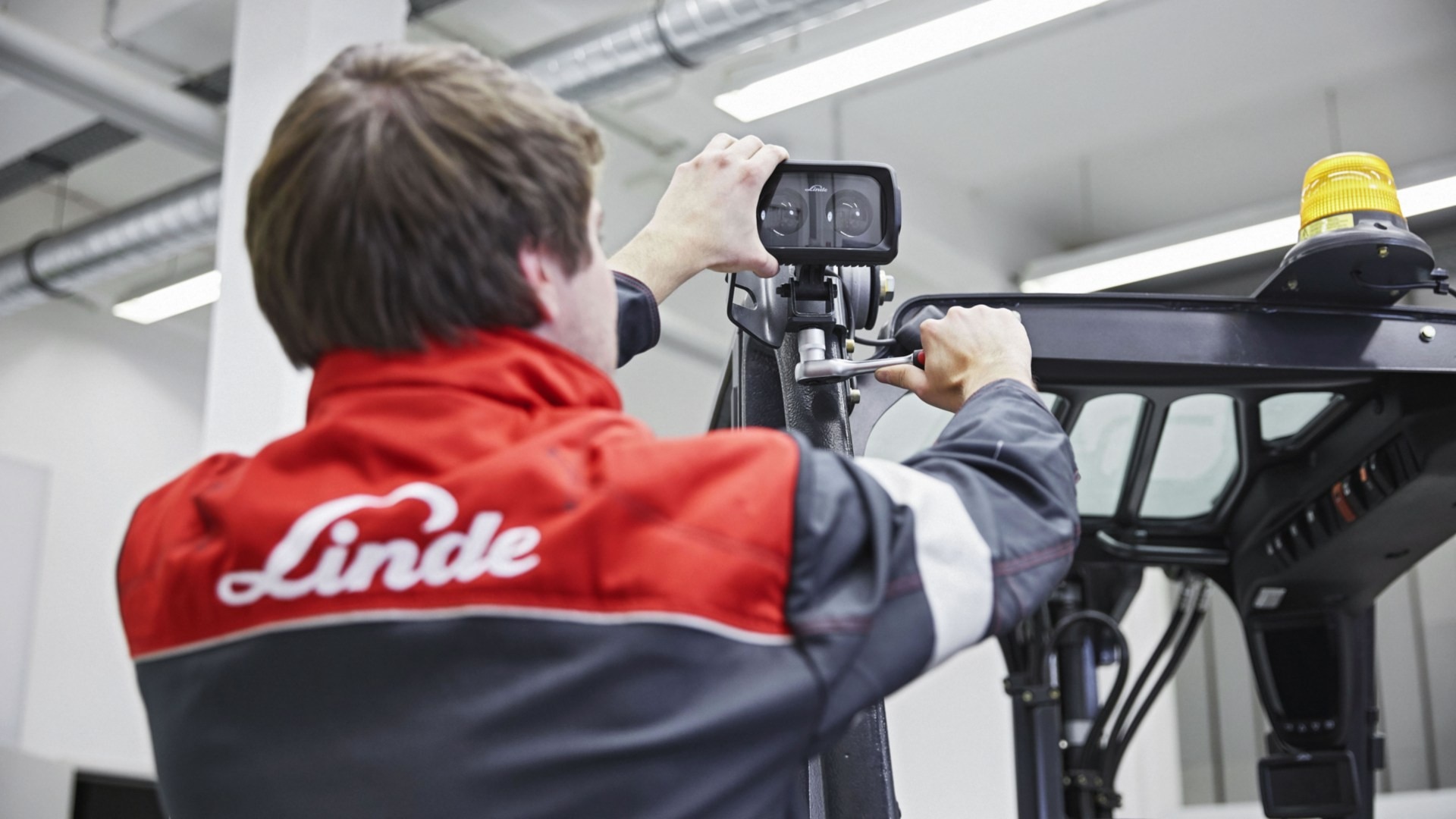 Forklift Maintenance & Repair | Linde MH