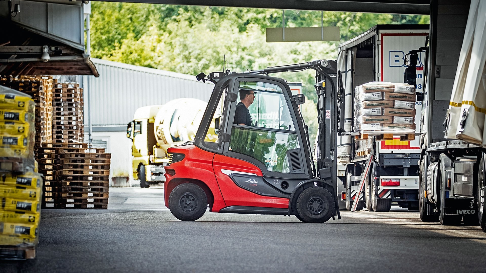 Diesel and gas forklift trucks | Hydrostatic drive | Linde
