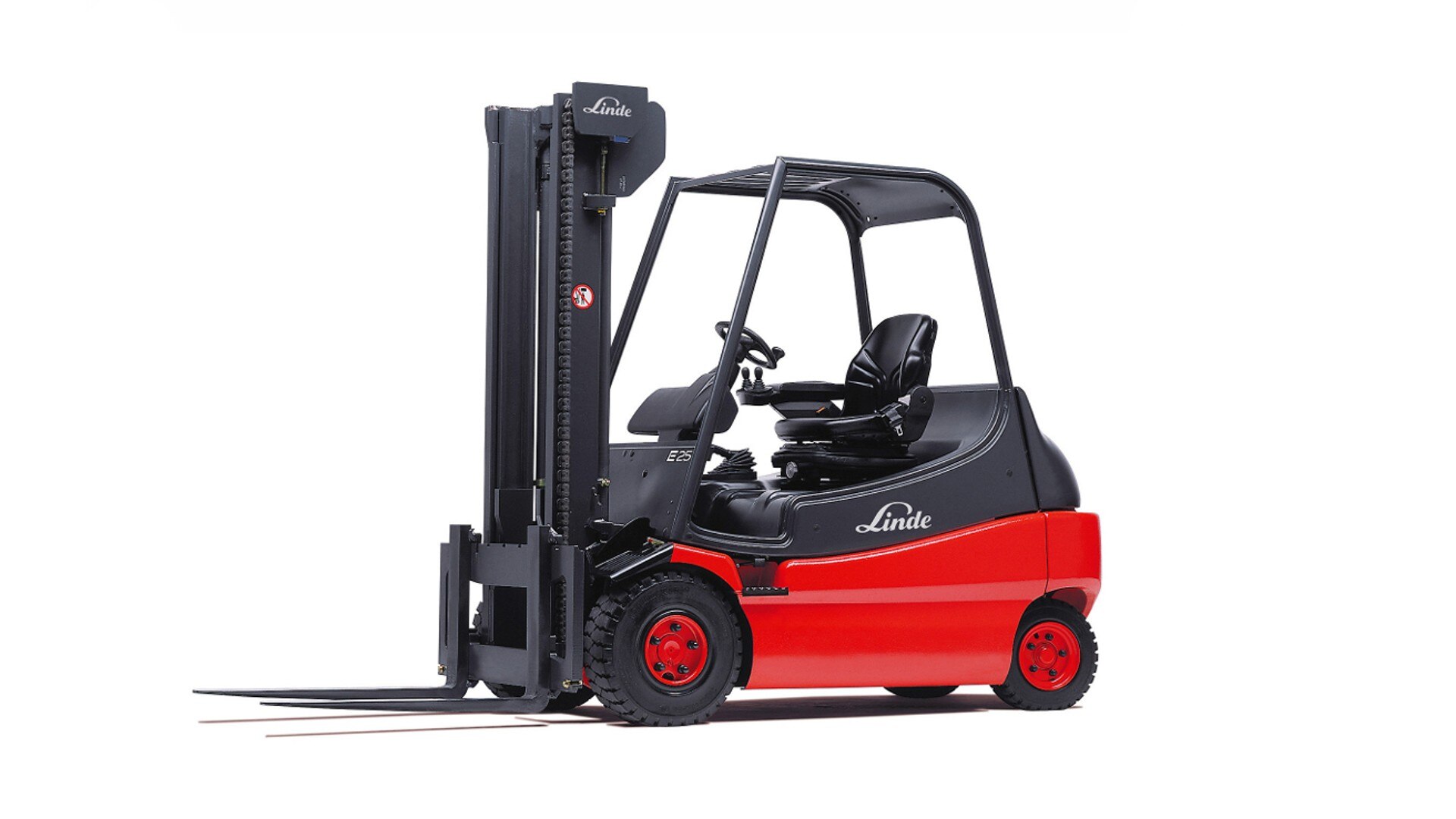 50 Years of Electric Forklifts | Linde Material Handling