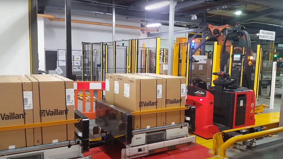 automated tow tractor P-MATIC